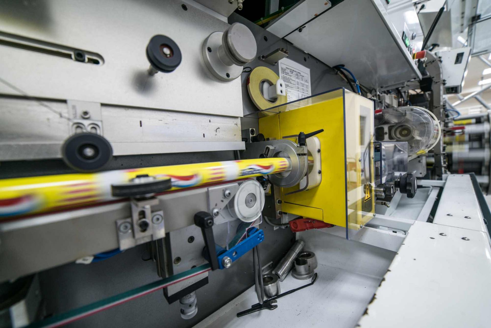 Tube and foil printing - Zálesí Packaging Inc